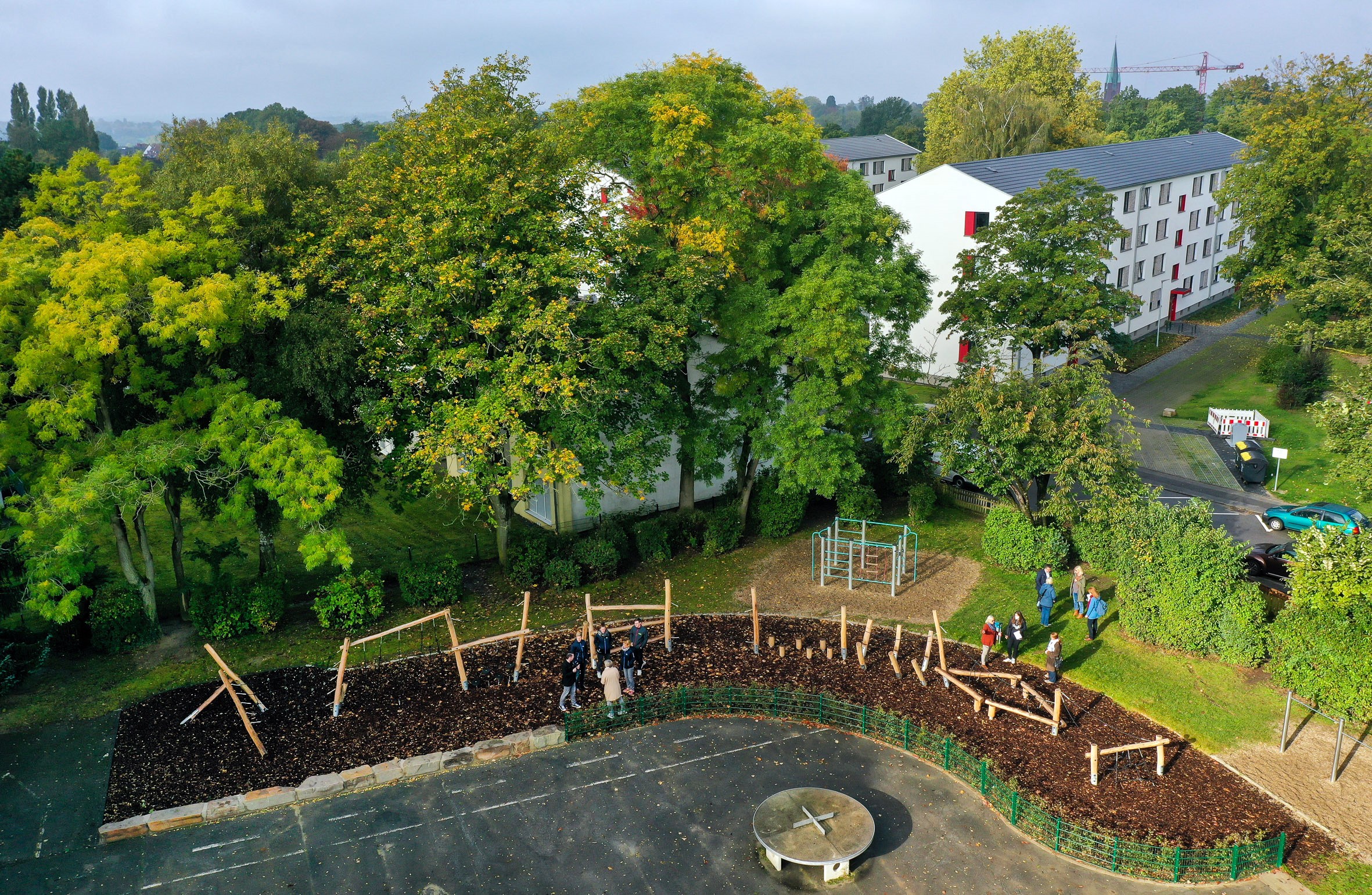 Neu gestalteter Schulhof ist gut fürs Stadtklima und fürs Spielen - eglv