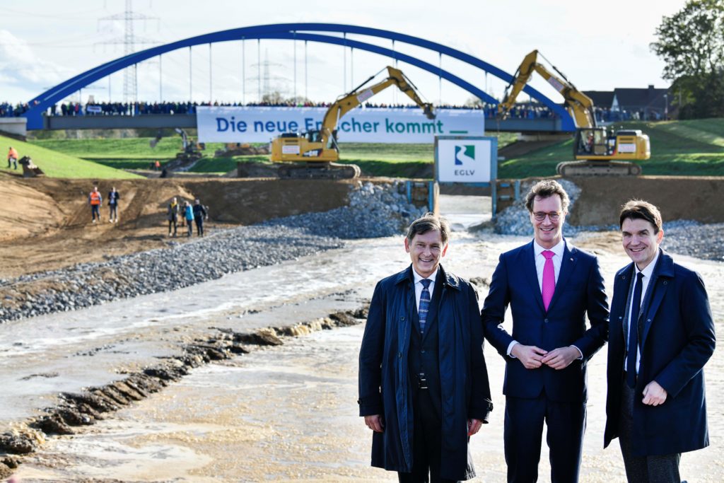 Neue Emscher-Mündung: Blaugrünes Portal zum Emscher-Tal - eglv