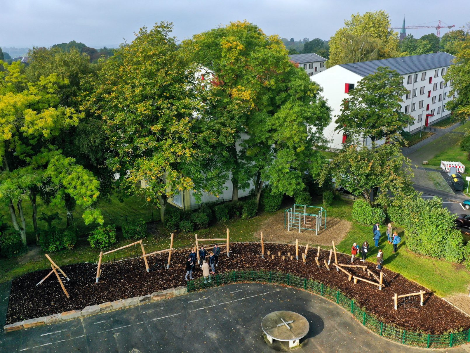 Neu gestalteter Schulhof ist gut fürs Stadtklima und fürs Spielen - eglv